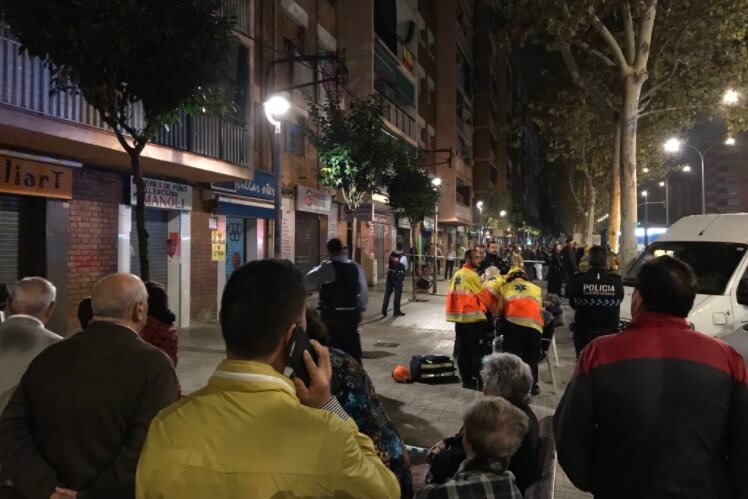 Una desena de persones ateses arran d’un incendi a Llefià | El Diari de ... Una desena de persones ateses arran d’un incendi a Llefià | El Diari de ...